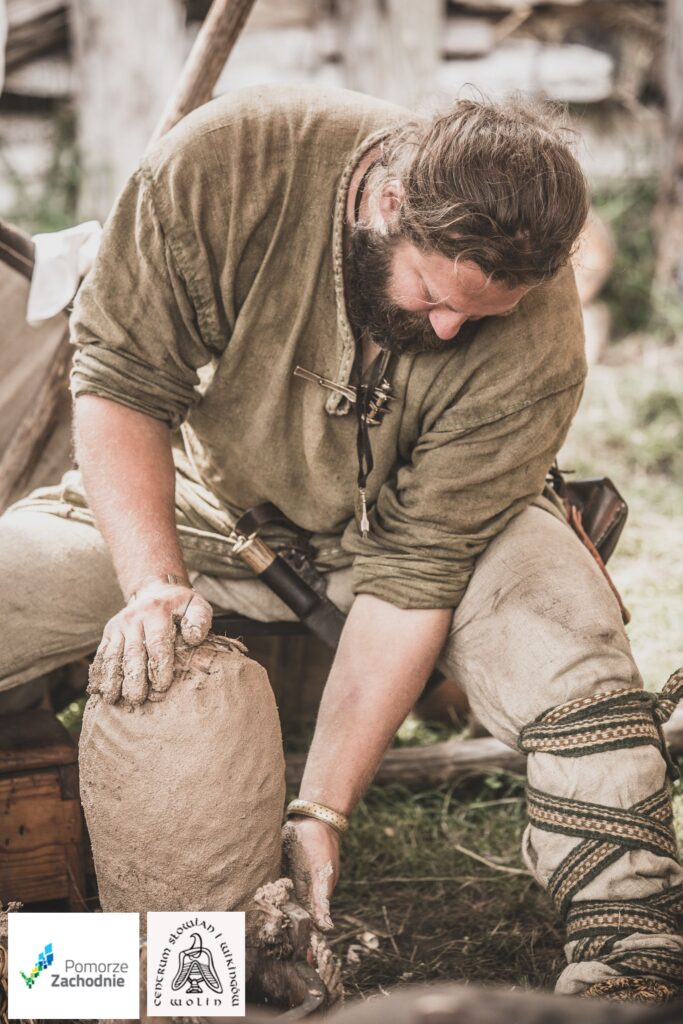 JOMSBORG – VINETA WOLIN Centrum Słowian i Wikingów – Skansen usytuowany ...