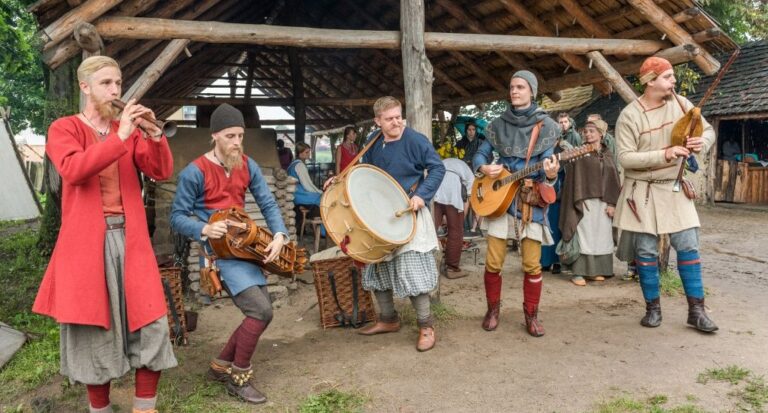 JOMSBORG – VINETA WOLIN Centrum Słowian i Wikingów – Skansen usytuowany ...